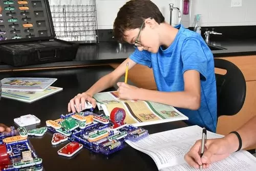 Explore Snap Circuits Extreme SC-750: 750+ Projects Fun